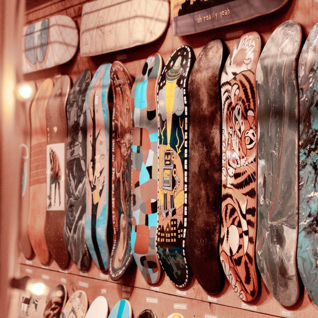 Skateboard deck size chart for men, women and kids