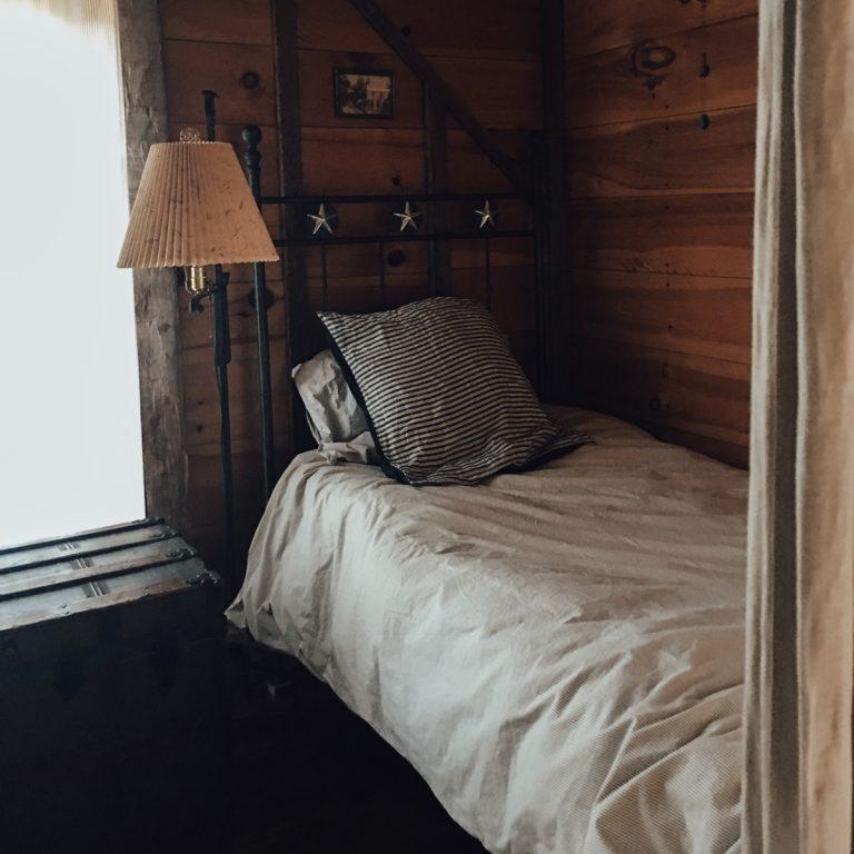 Twin Bed Size Chart: Single bed dimensions guide - Size-Charts.com ...