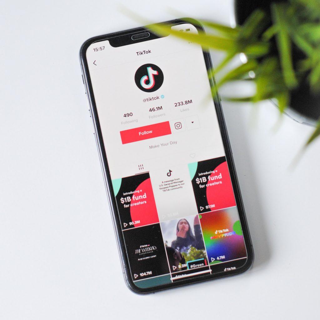 Screen Protector for iPhone Size, with Tips and Easy to Use Size-Charts